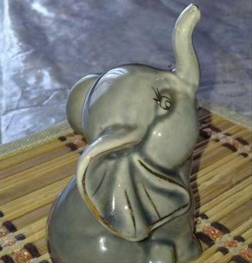 Фарфоровая статуэтка "Забавный слоненок"