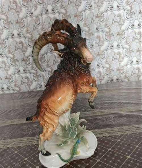 Фарфоровая статуэтка горный козёл