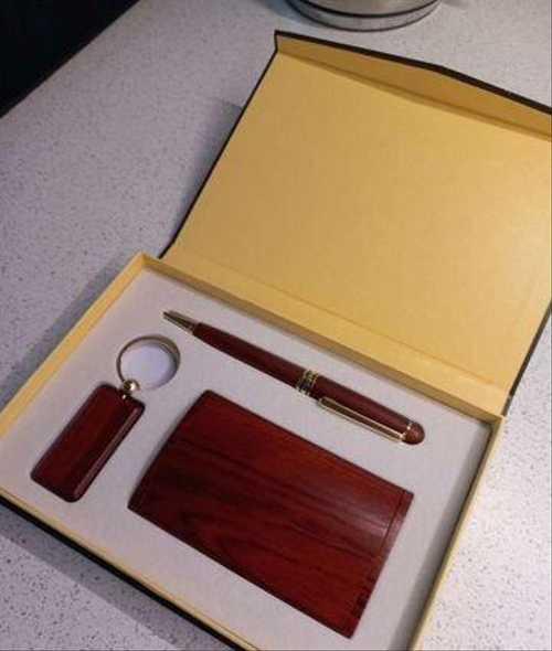 Подарочный набор ручка визитница брелок новый