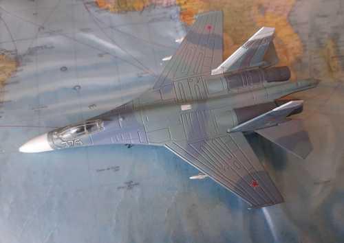 Продаётся модель самолёта Су-27