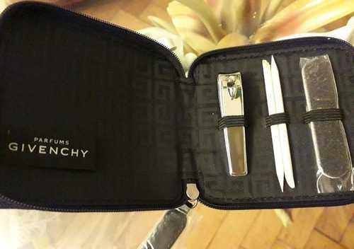Маникюрный наборчик Givenchy(новый),Расчёска 2 в 1