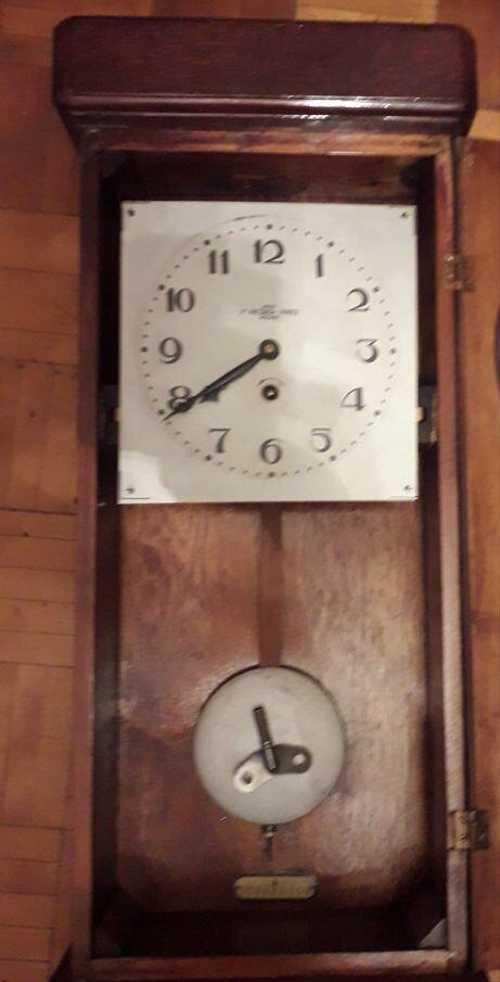 Часы настенные 2 часовой завод Москва