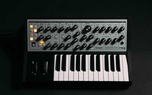 Аналоговый синтезатор Moog Sub Phatty