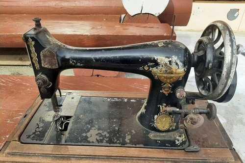 Старинная и швейная машинка Зингер