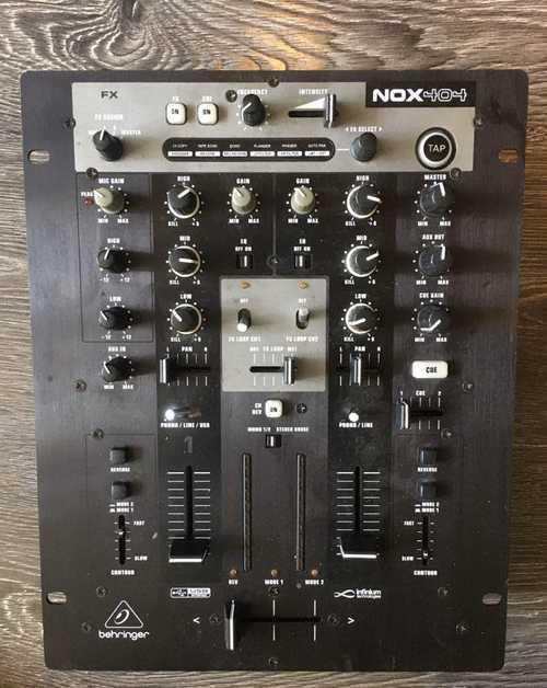 DJ микшерный пульт Behringer NOX404