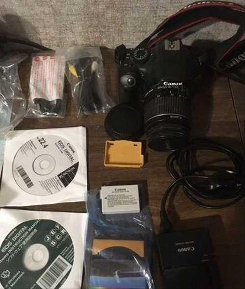 Зеркальный фотоаппарат Canon EOS 550D Kit 18-55