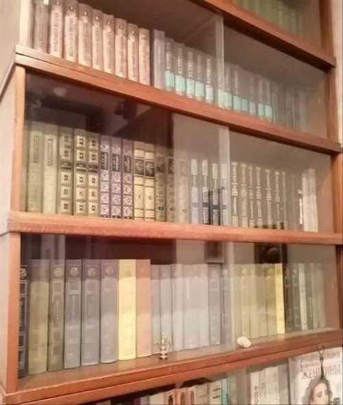 Книжные полки со стеклом