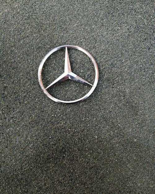 Значок Mercedes-Benz