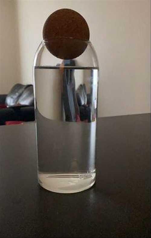 Бутылка стеклянная с необычной крышкой