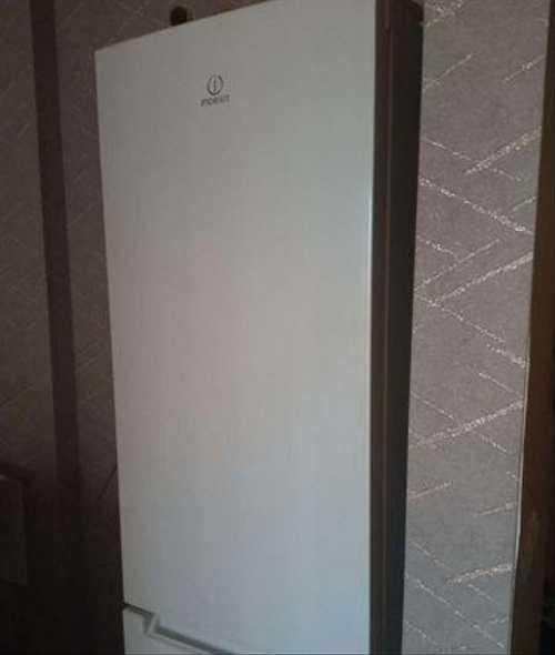 Холодильник Indesit ITF 020 W
