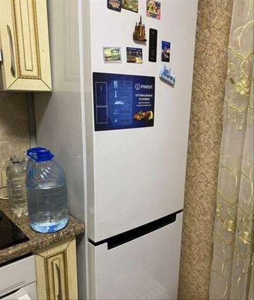 Холодильник Indesit DF5200W бу
