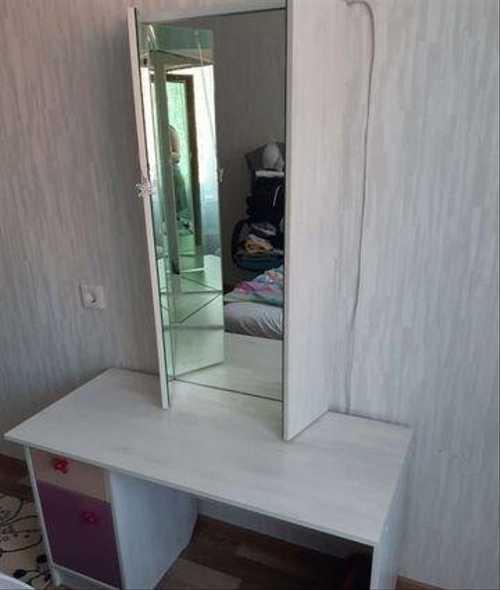 Туалетный столик с зеркалом маленький белый