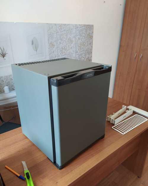 Продам мини-холодильник встраиваемый smeg ABM32