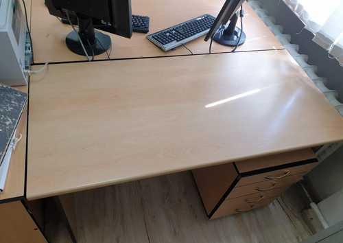 Офисная мебель (столы, кресла и тумбочки)
