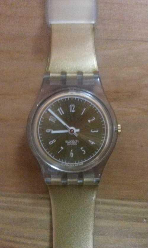 Наручные винтажные часы Swatch золотого цвета