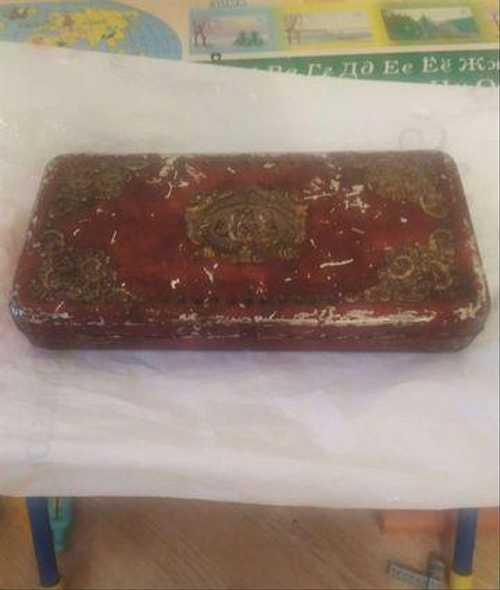 Жестяная коробочка старинная