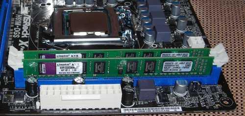 Оперативная память Kingston DDR3 1Gb KVR1333D3N9K2