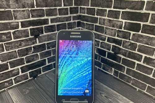 Телефон Samsung Galaxy J1 (J100)