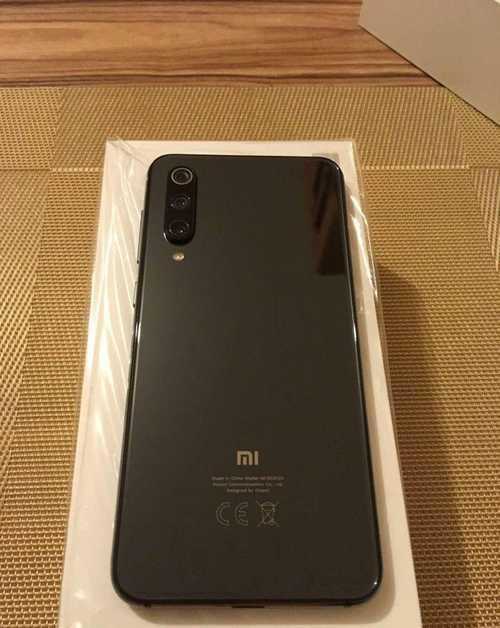 Телефон Xiaomi mi9 se
