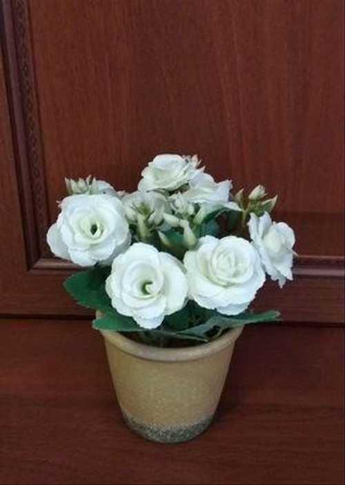 Искусственное растение/ Белые розы