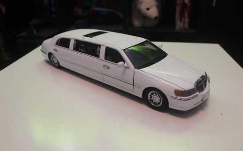 Lincoln Town Car 1/18