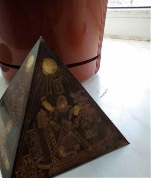 Продаю египетскую пирамидку,2 декоративных блюдца