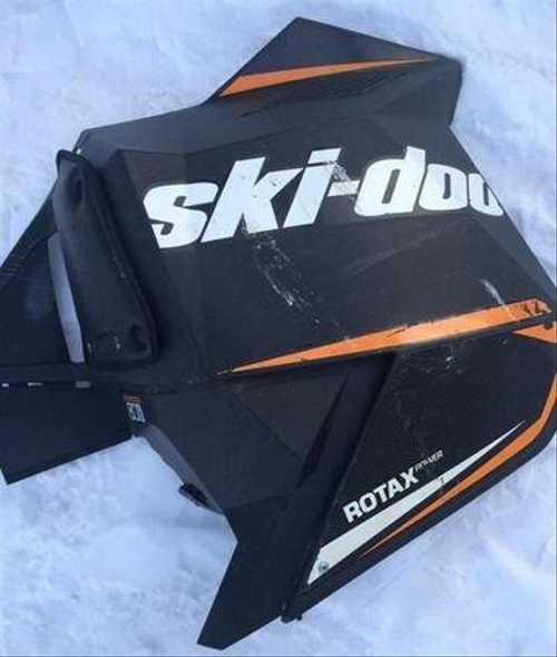 Правая боковина(щека) снегохода Ski-Doo