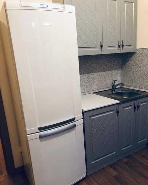 Холодильник как новый Electrolux ENB 34400W8