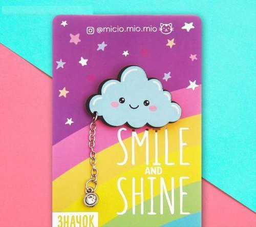 Деревянный значок с доп.элементом «Smile and Shine