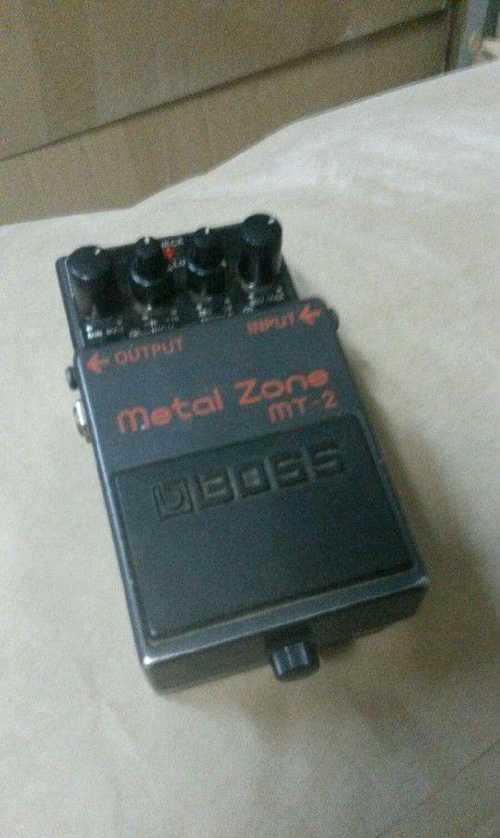 Педаль boss metal zone MT2