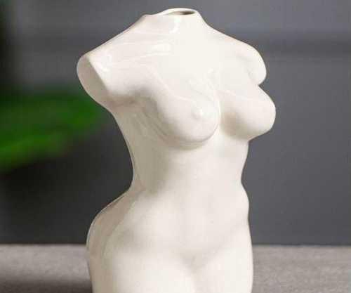 Керамическая ваза декор женское тело белая