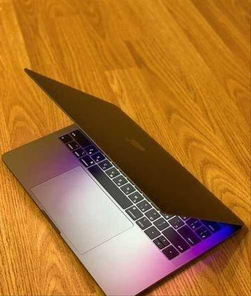 Apple MacBook Pro touch bar 13 2019