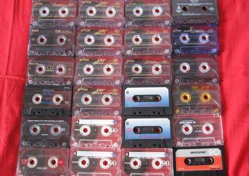 На каждой кассете. Аудиокассеты картинки разноцветные. Закачай видеть аудиокассеты картинки.