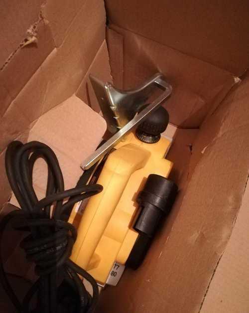 Продаю электрорубанок Dewalt DW680