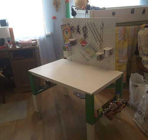 Стол IKEA для школьника