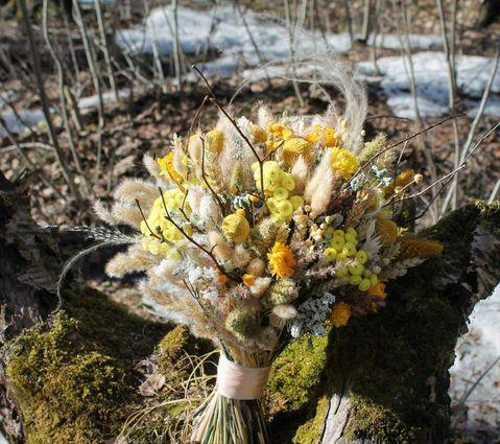 Букет из сухоцветов и неувядающих цветов