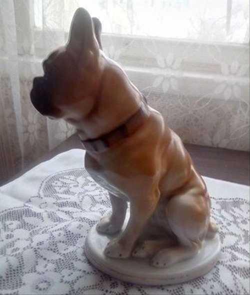 Керамическая статуэтка собаки