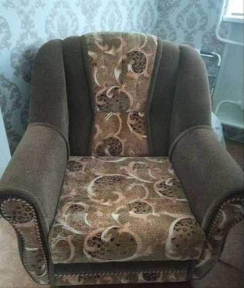 Угловой диван, кресло и кресло расклодное
