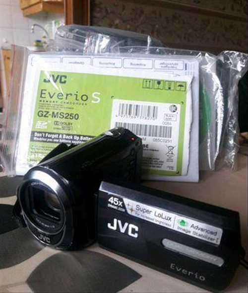 Видеокамера JVC Everio