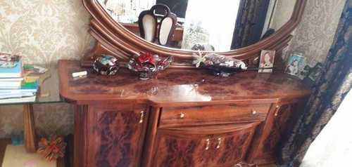 Прилавок с зеркалом и витрина дерево Италия