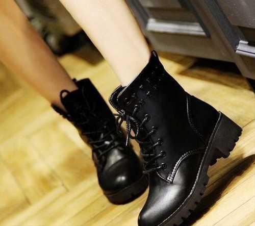 Черные женские ботинки на шнуровке