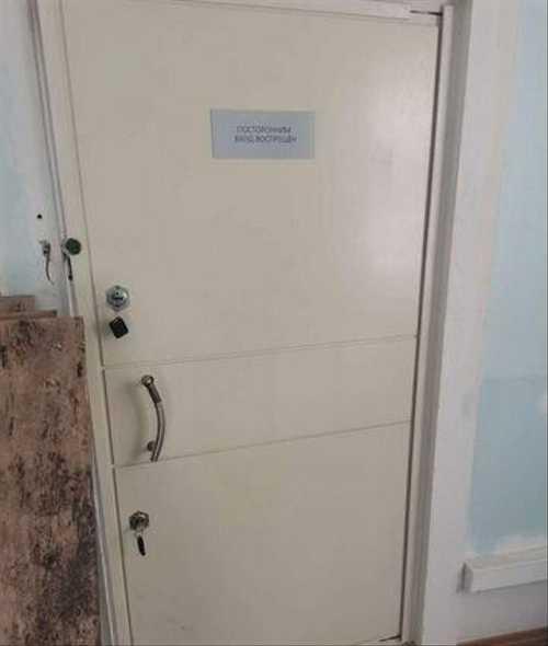 Металлическая дверь бу для сейфа