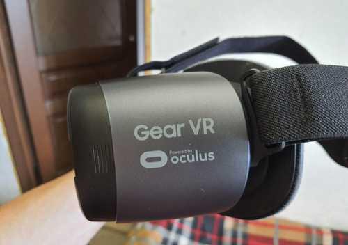 Samsung Gear VR with controller (SM-R325)