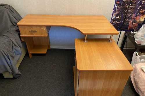Много мебели письменный стол для школьника