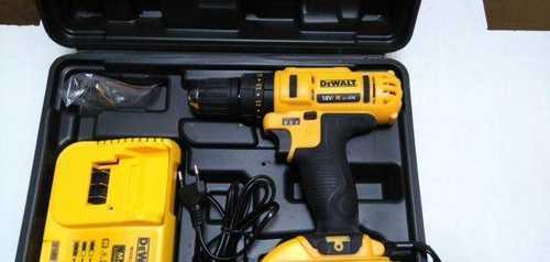 Шуруповерт DeWalt DCD700