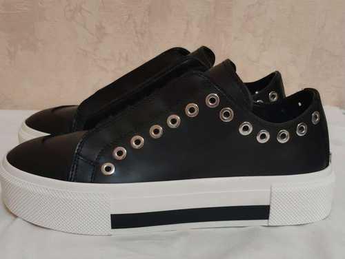 Alexander mcqueen Кожаные кеды с декоративными люв