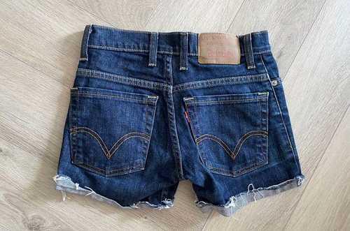 Женские шорты levis