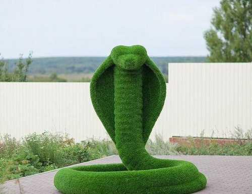 Змея из искусственной травы для ландшафтного дизай