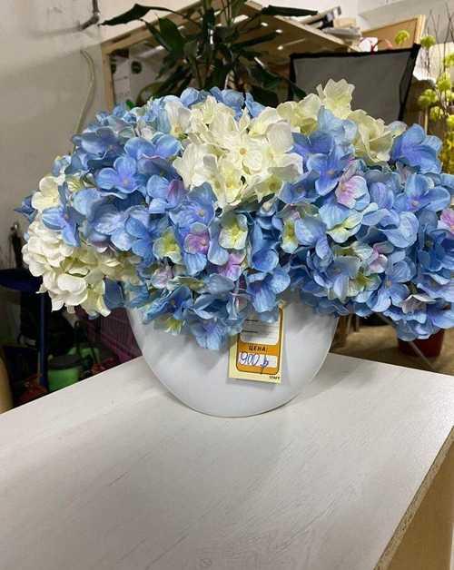 Цветочная композиция с вазой