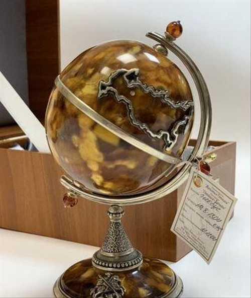 Глобус из янтаря сувенир